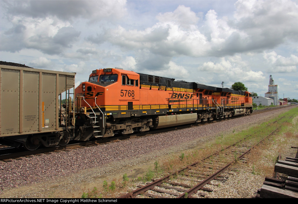 BNSF 5768